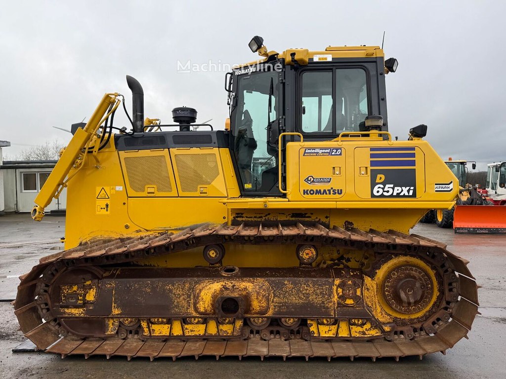 Komatsu D65PXi-18 buldožer