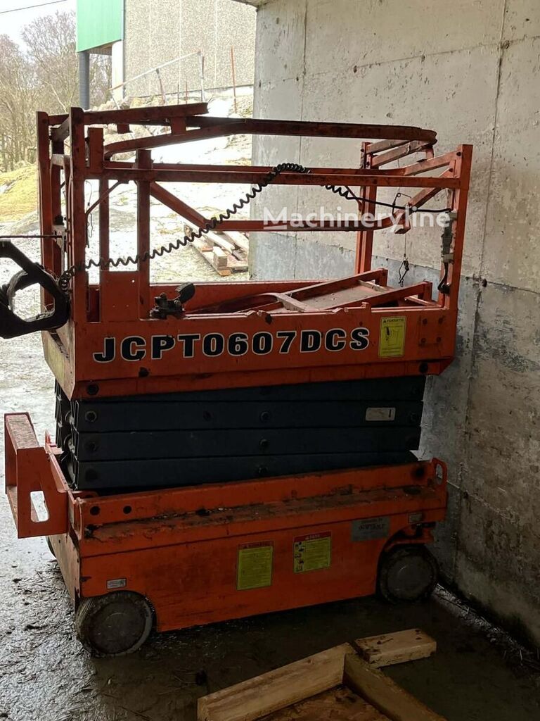 Prodaje se Lift JCPT makazastu platformu na aukciji