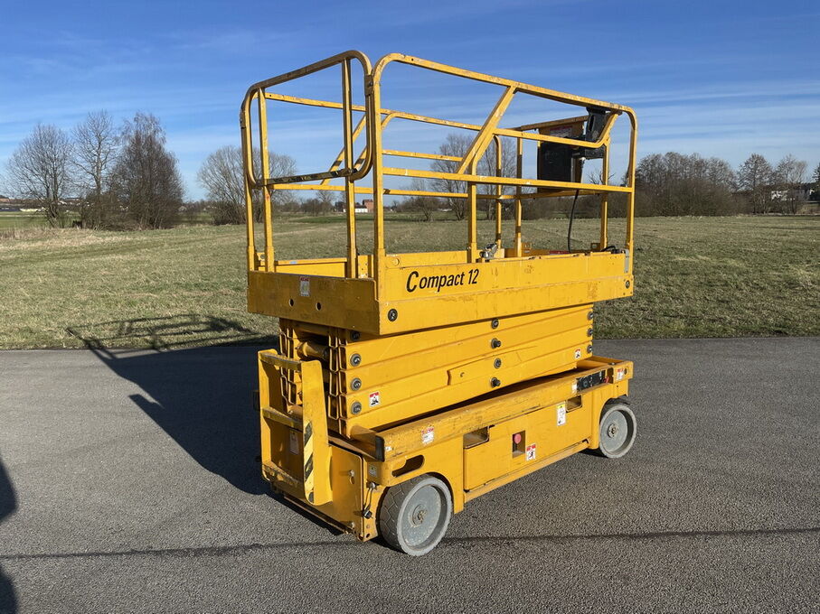 Haulotte Compact 12 makazasta platforma