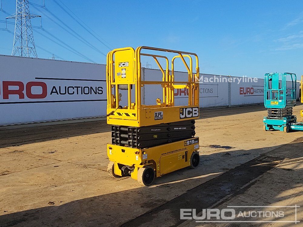 Prodaje se JCB S1930E hidrauličnu zglobnu platformu na aukciji