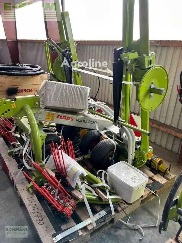 Claas volto 700 prevrtač sena