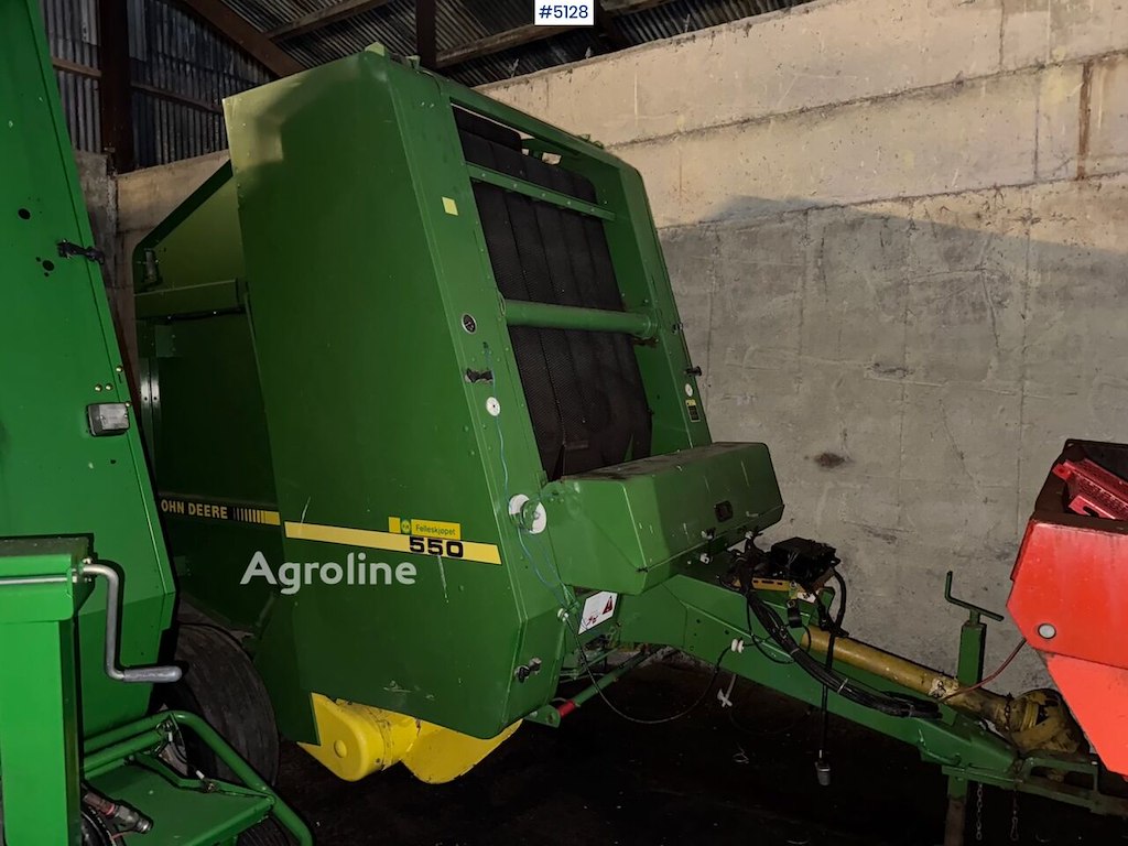 John Deere 550 balirka za okrugle bale