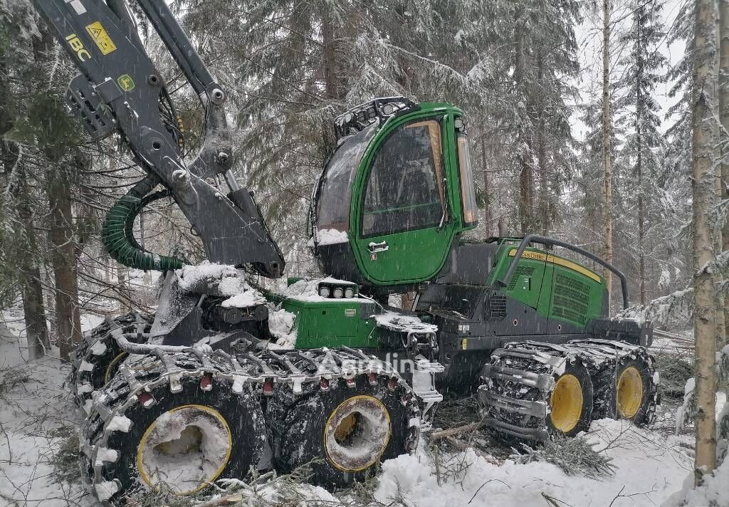 John Deere 1170G harvester