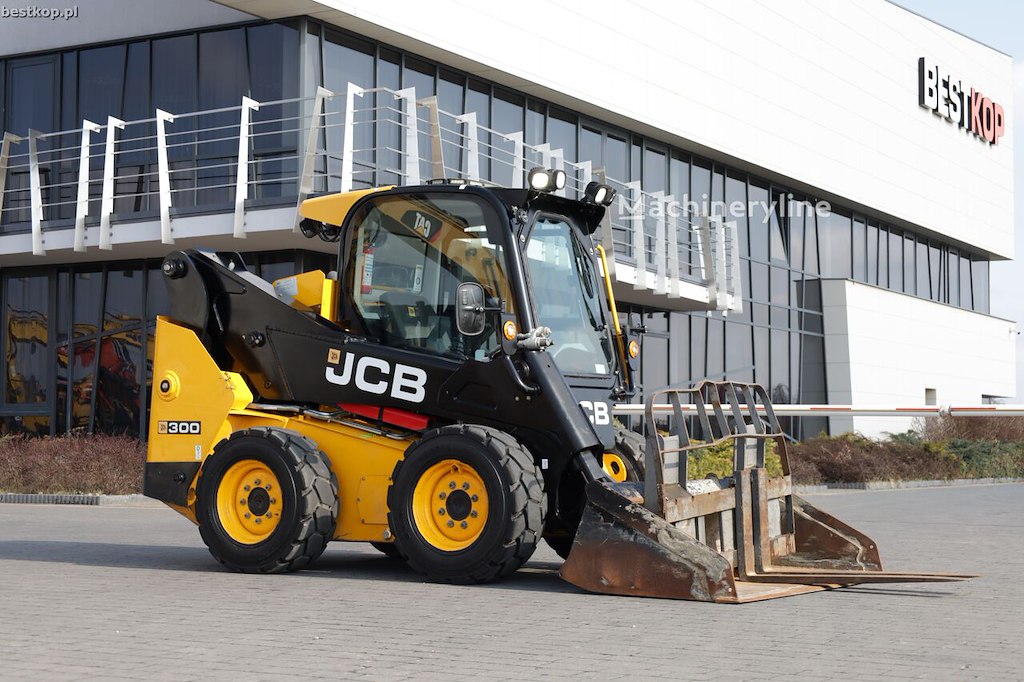 JCB 300 T4 mini utovarivač