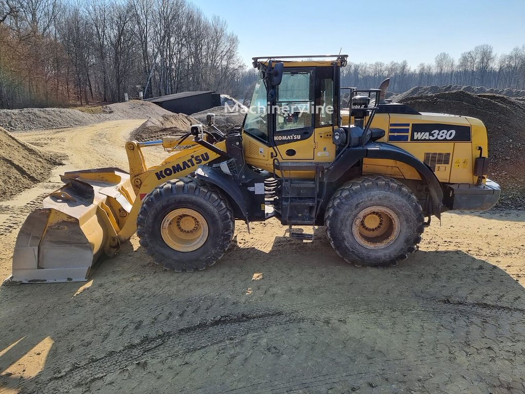 Komatsu WA 380-8 prednji utovarivač
