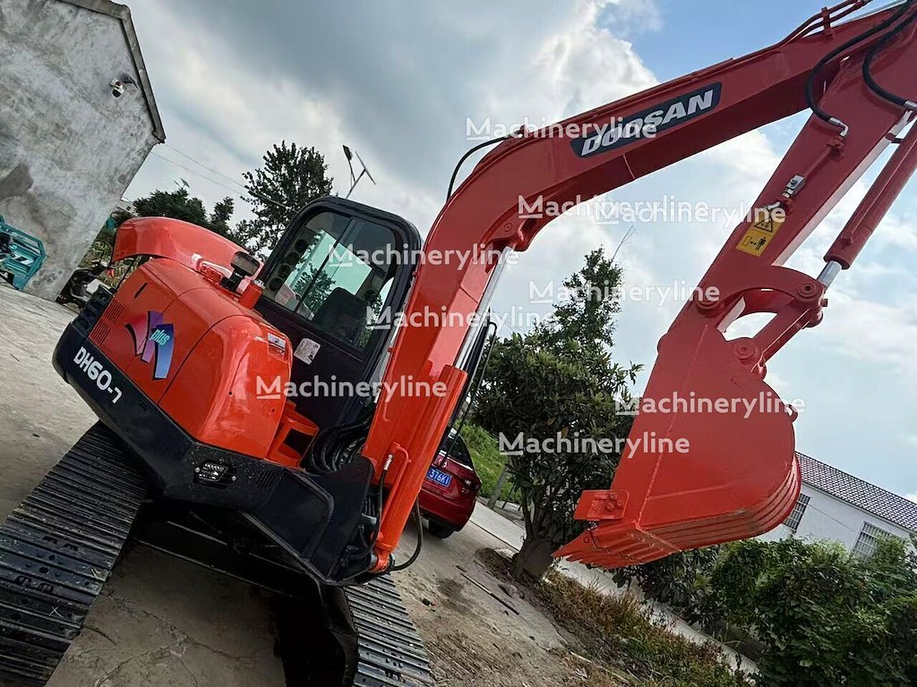 Doosan DH16 bager guseničar