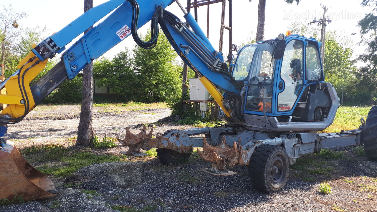 Menzi Muck A91 koračajući bager