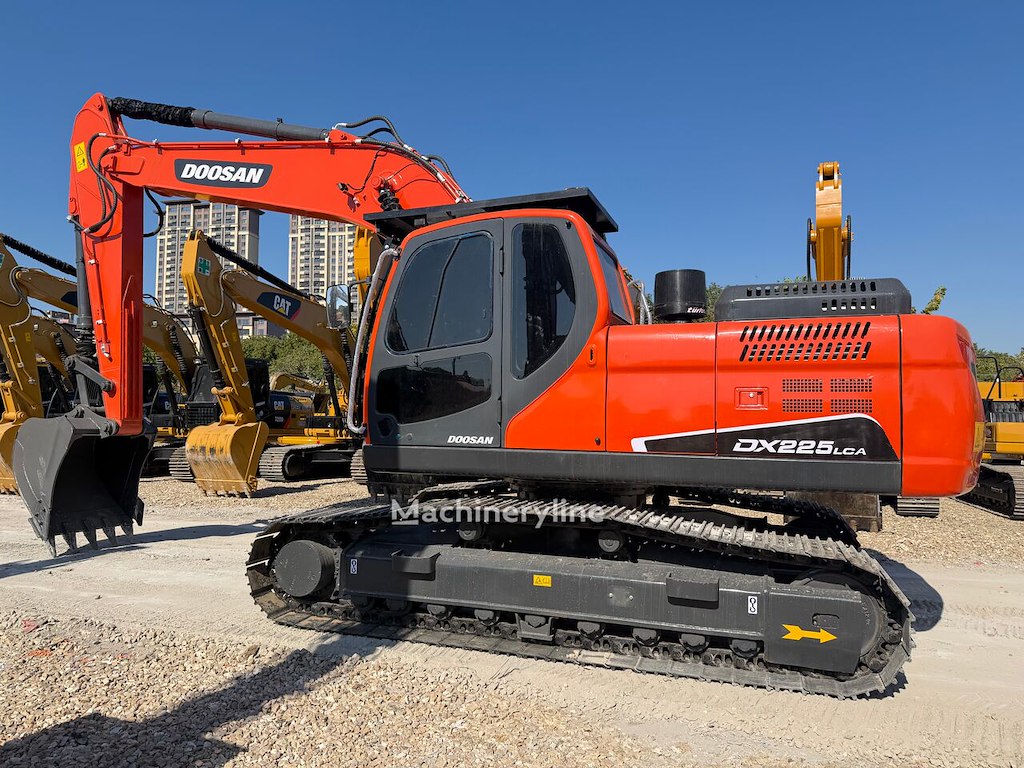 Doosan DX225LCA bager guseničar