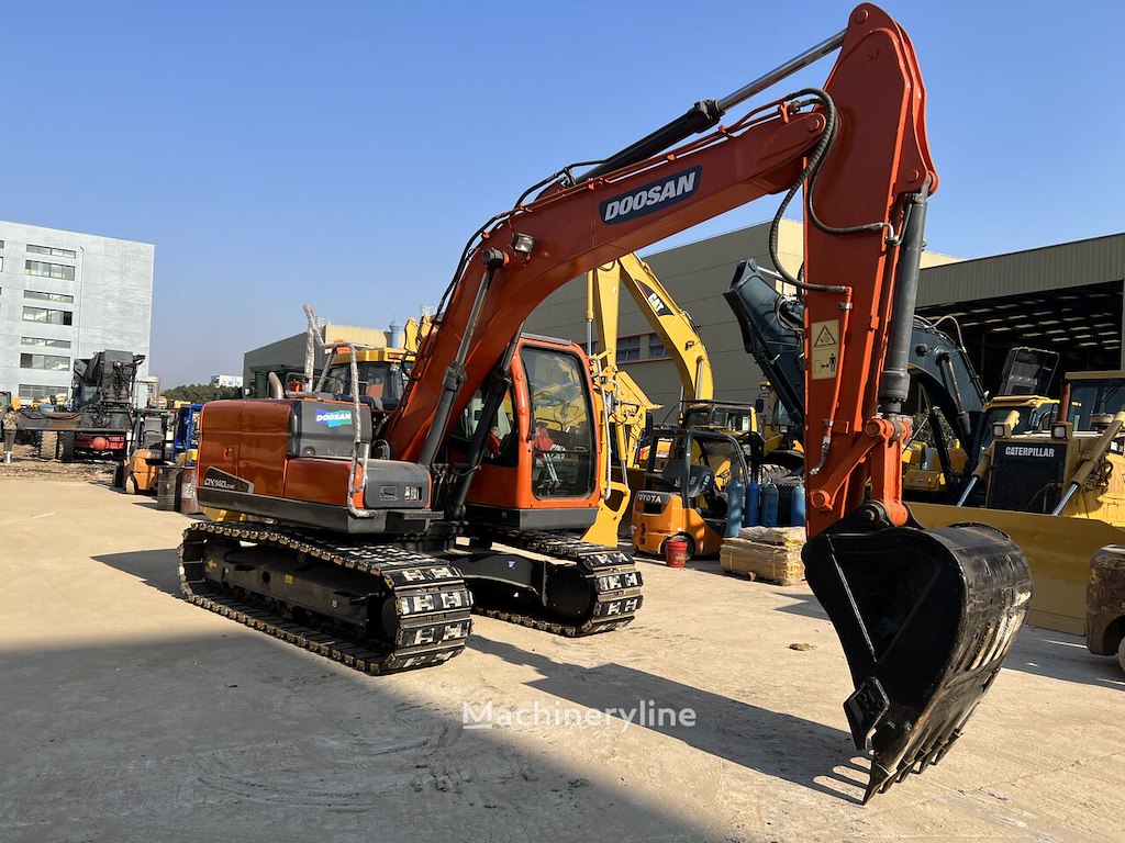 Doosan DX140LC bager guseničar