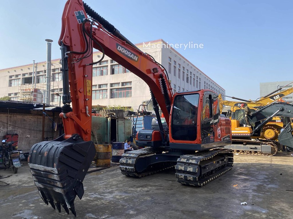 Doosan DX150 bager guseničar