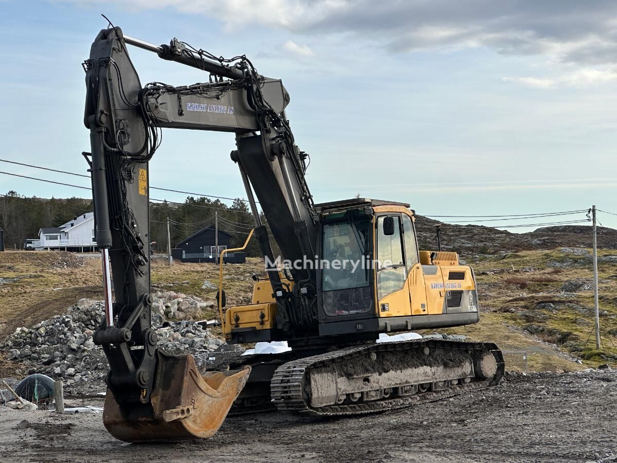 Prodaje se Volvo EC250DL Gravemaskin med Rotortilt | Webasto | sentralsmøring | 2 bager guseničar na aukciji