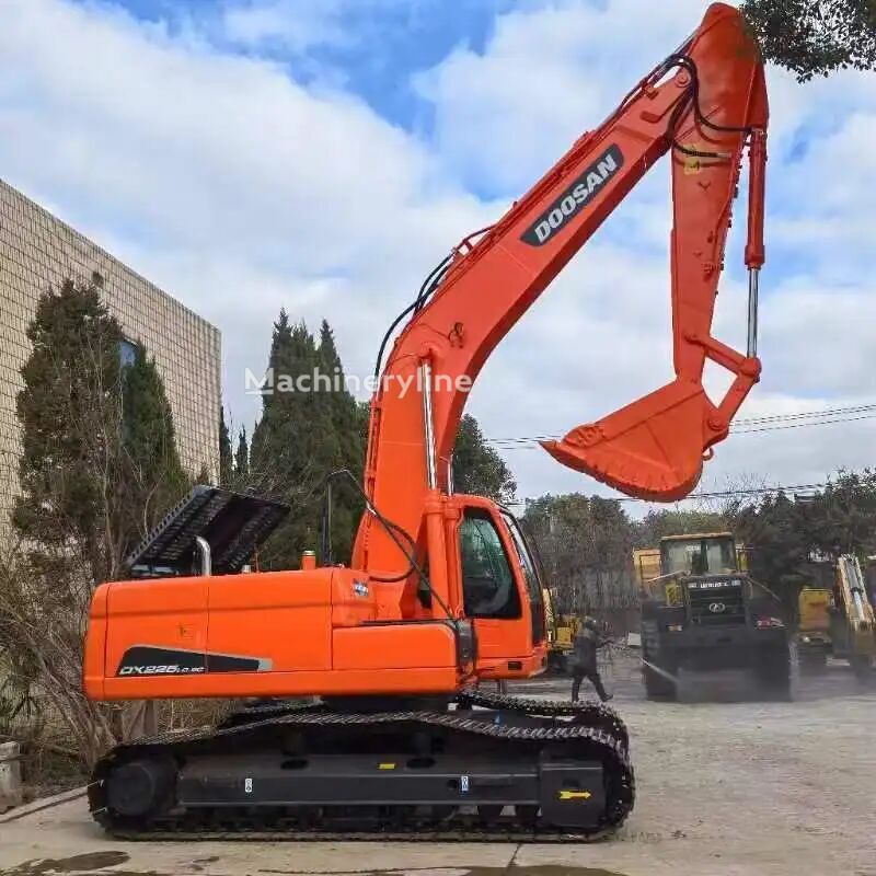 Doosan dx225lc bager guseničar