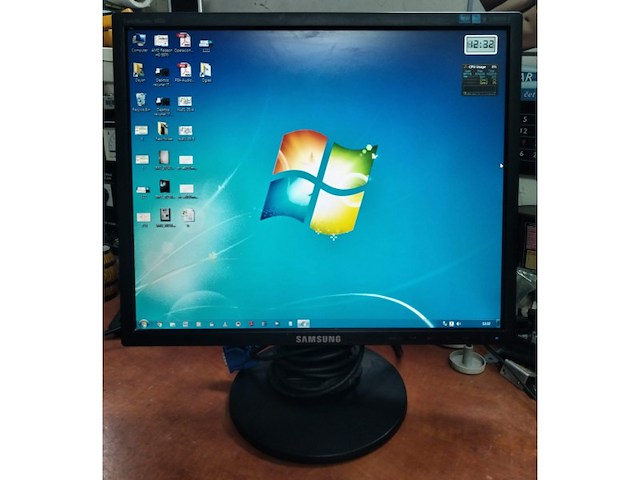 Monitor (91) Samsung 943N