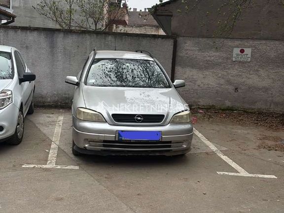 PARKING MESTO U DVORISTU ZGRADE, AUGUSTA CESARCA, CENTAR - SPENS