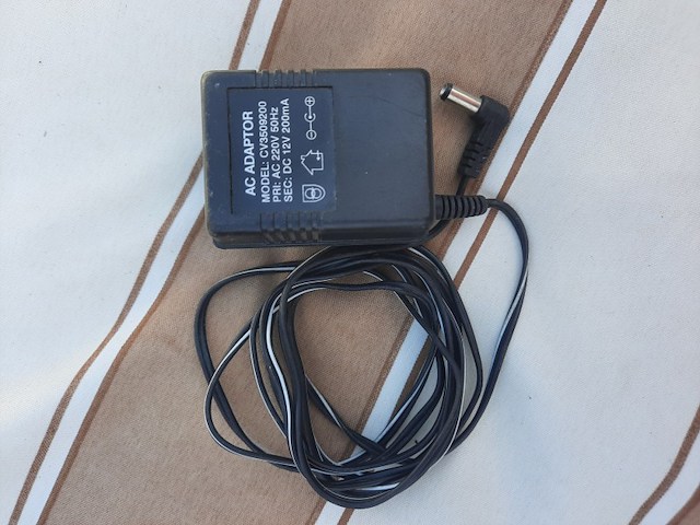 AC Adapter Model: CV3509200 Izlaz (SEC): DC 12V, 200mA