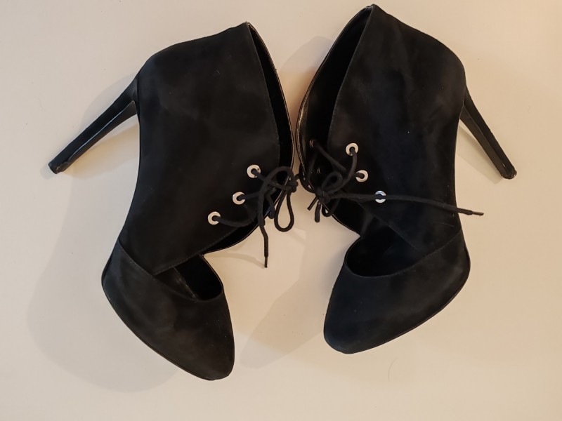 AKCIJA*NINE WEST**prolećne čizmice otvorene**39