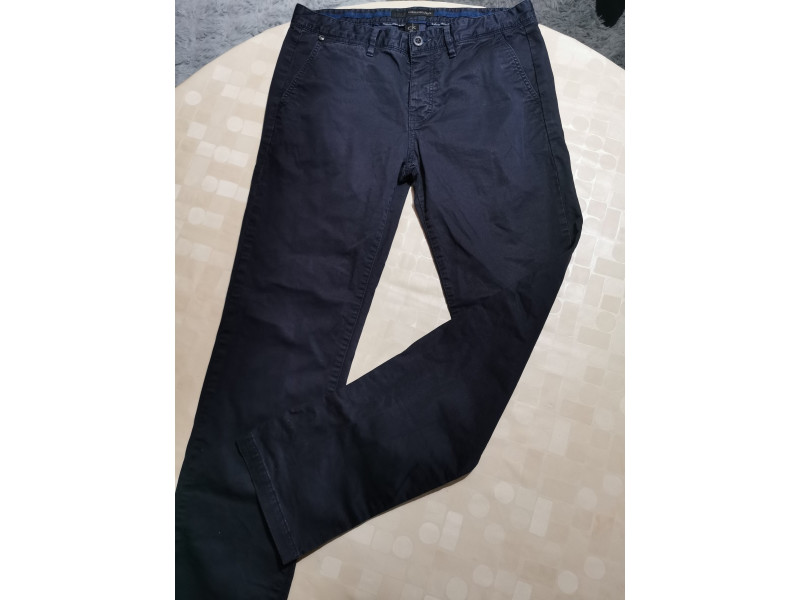 4. CALVIN KLEIN VRH PANTALONE-FARMERKE vel 30
