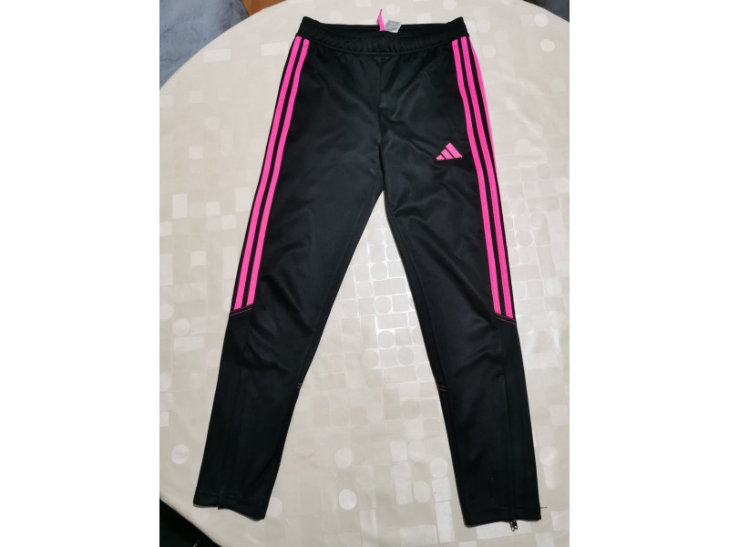 29. ADIDAS VRH TRENERKE vel XS,S