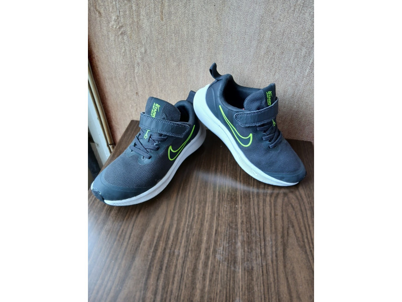 Patike Nike br. 32-21cm.
