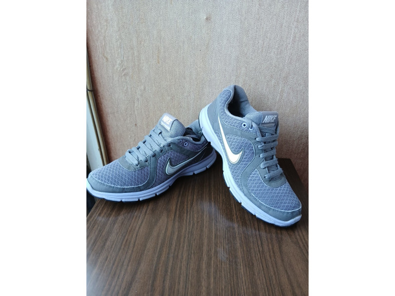 Patikr Nike br. 38-24cm.