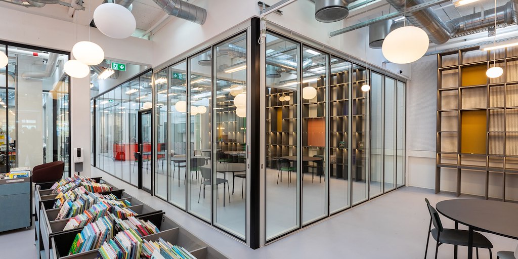 Deko FV2 Glass – Glazed folding partition with a high level of sound reduction