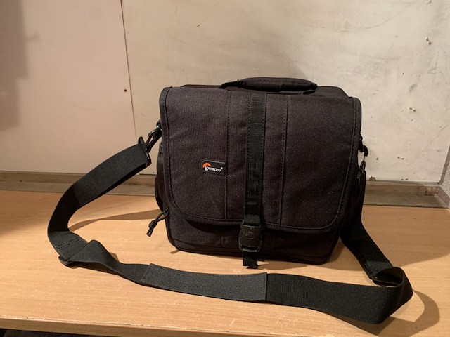 Lowepro Adventura 170 torba na rame
