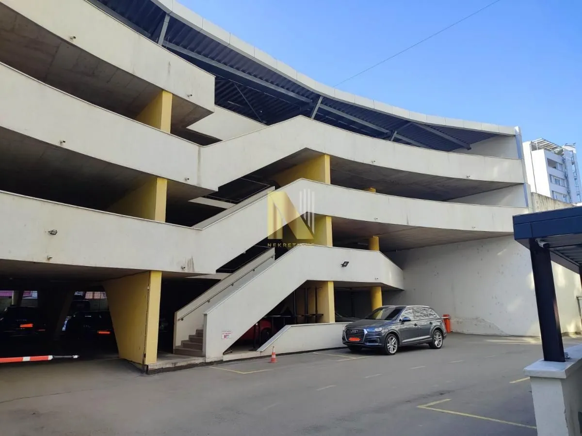 Izdavanje, parking/garaža, 15m², Bulevar Oslobodjenja, Novi Sad Sve Podlokacije