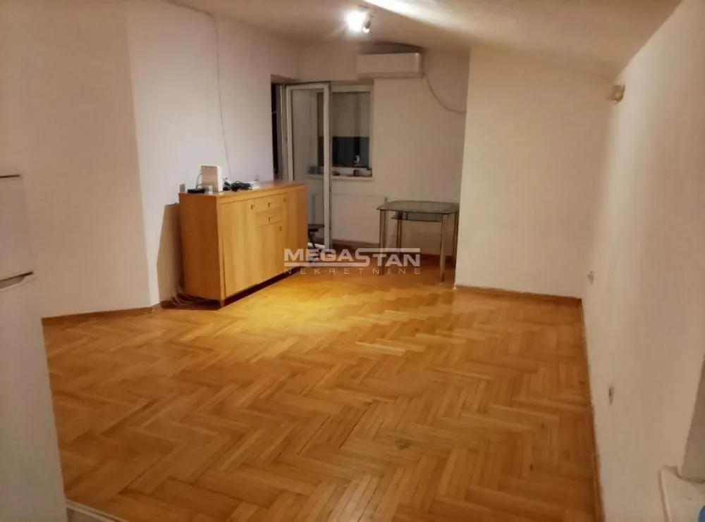 Izdavanje, jednosoban stan, 43m², Petlovo Brdo, Beograd