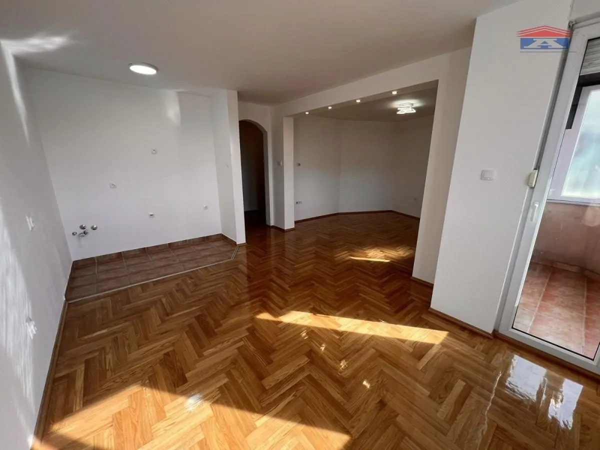 Prodaja, četvorosoban stan, 117m², Bulevar Evrope, Novi Sad Sve Podlokacije