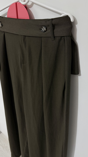 Elegantne pantalone Zara novo sa etiketom