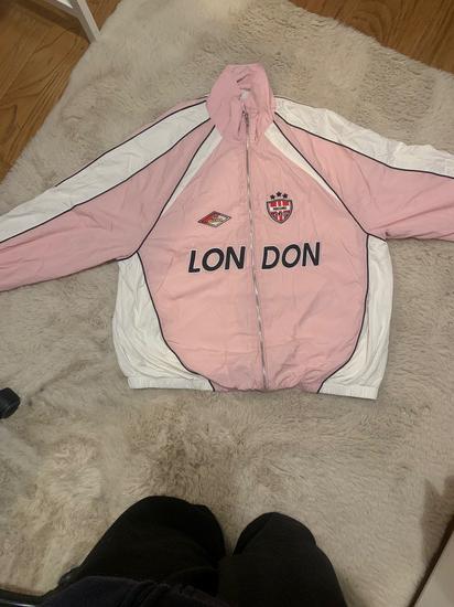 Bershka London roze suskavac