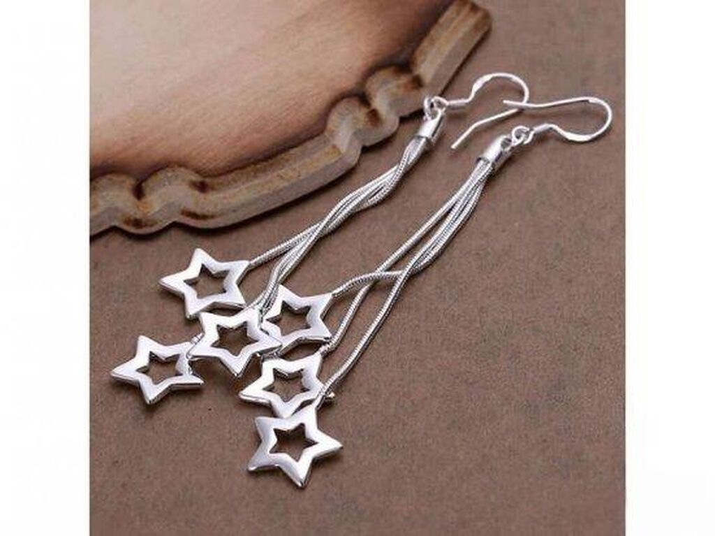 Duge viseće minđuše sa zvezdicama - Dizajn: elegantne duge minđuše sa