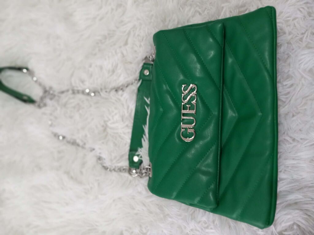 GUESS ženska torba preko ramena - Model: klasična shoulder/crossbody