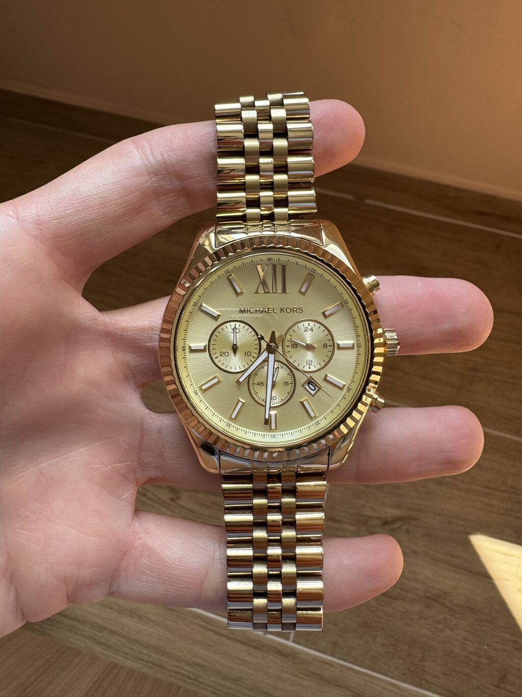 Michael Kors sat ORIGINAL Sat je korišćen ali vrlo očuvan kao što se