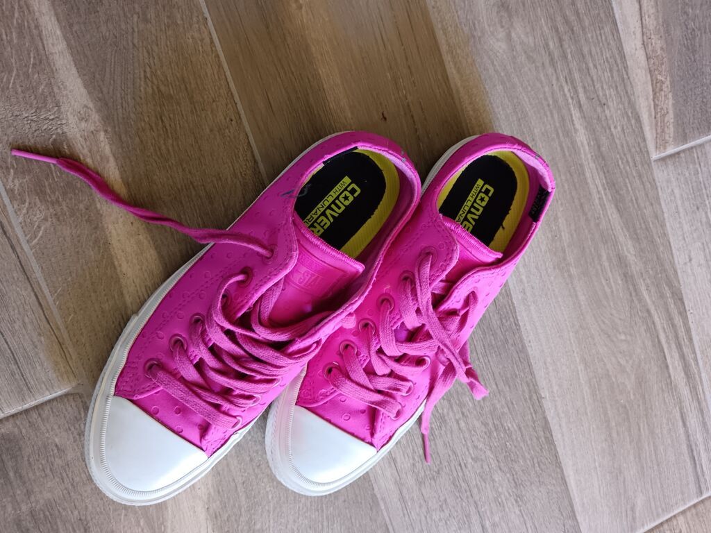 Obuvene 2xConverse Chuck Taylor All Star patike – limitirana