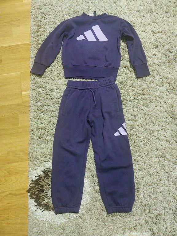 Adidas trenerica, 116/122 očuvana, cena 2000 dinara. trenerica je