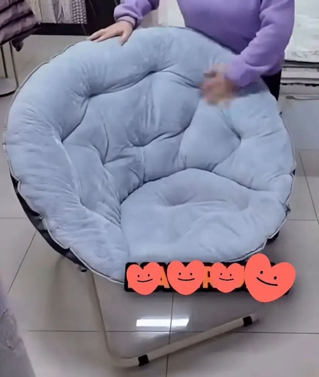 Mekani lounge/fotelja „papasan” sa metalnim postoljem - Prostrano