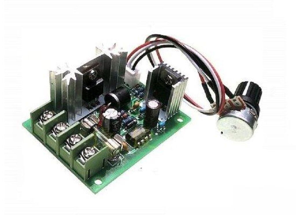 PWM DC regulator 12–40 V, 120 W, 5/10 A Opis: - PWM kontroler za