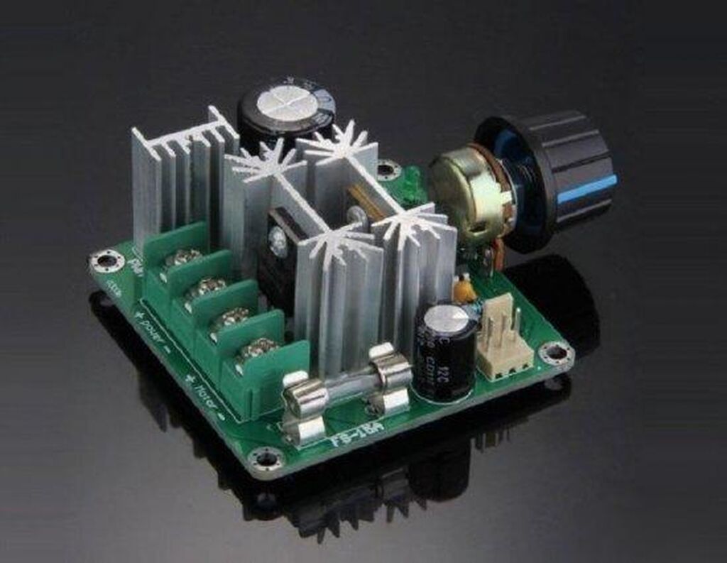 PWM DC regulator 9–55V, 10A, 500W Opis: - Elektronski DC PWM