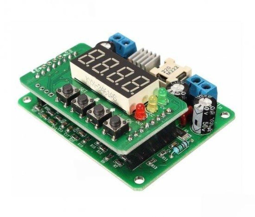 Digitalni DC-DC step-down (buck) regulator napona sa displejem, 3A