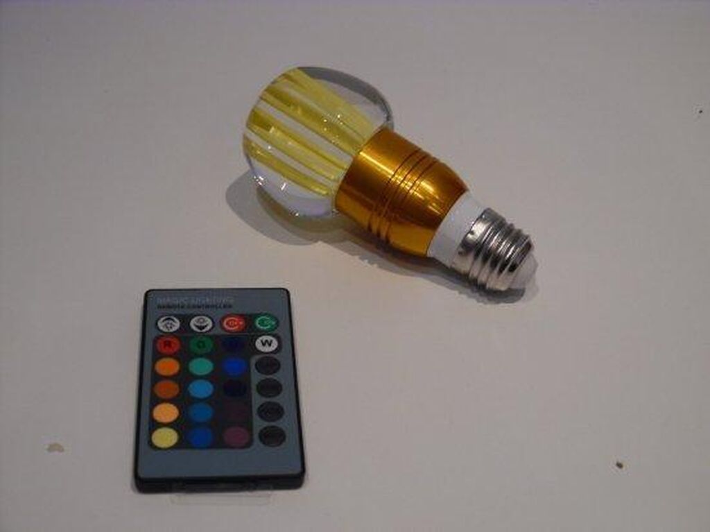 RGB LED sijalica sa daljinskim upravljačem - Tip: LED sijalica sa E27