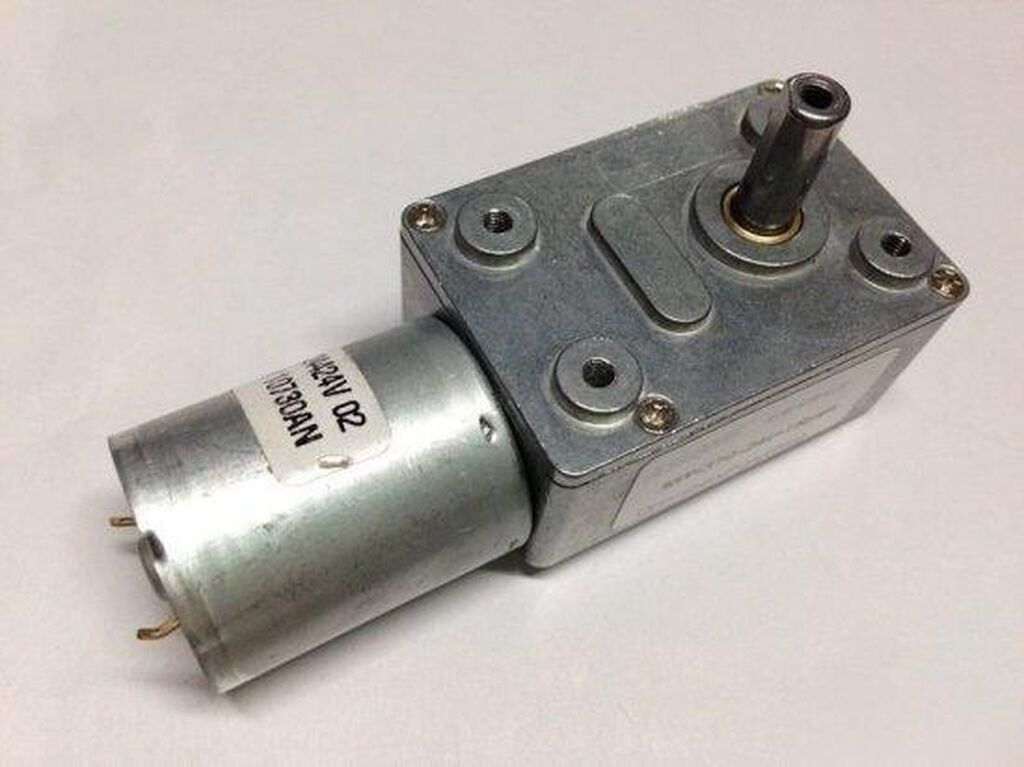 DC reduktor motor 12V – 40 RPM Opis: - Kompaktni DC motor sa metalnim