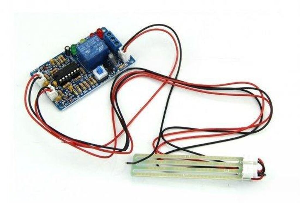 Elektronski modul za kontrolu nivoa vode Opis: - Komplet sadrži