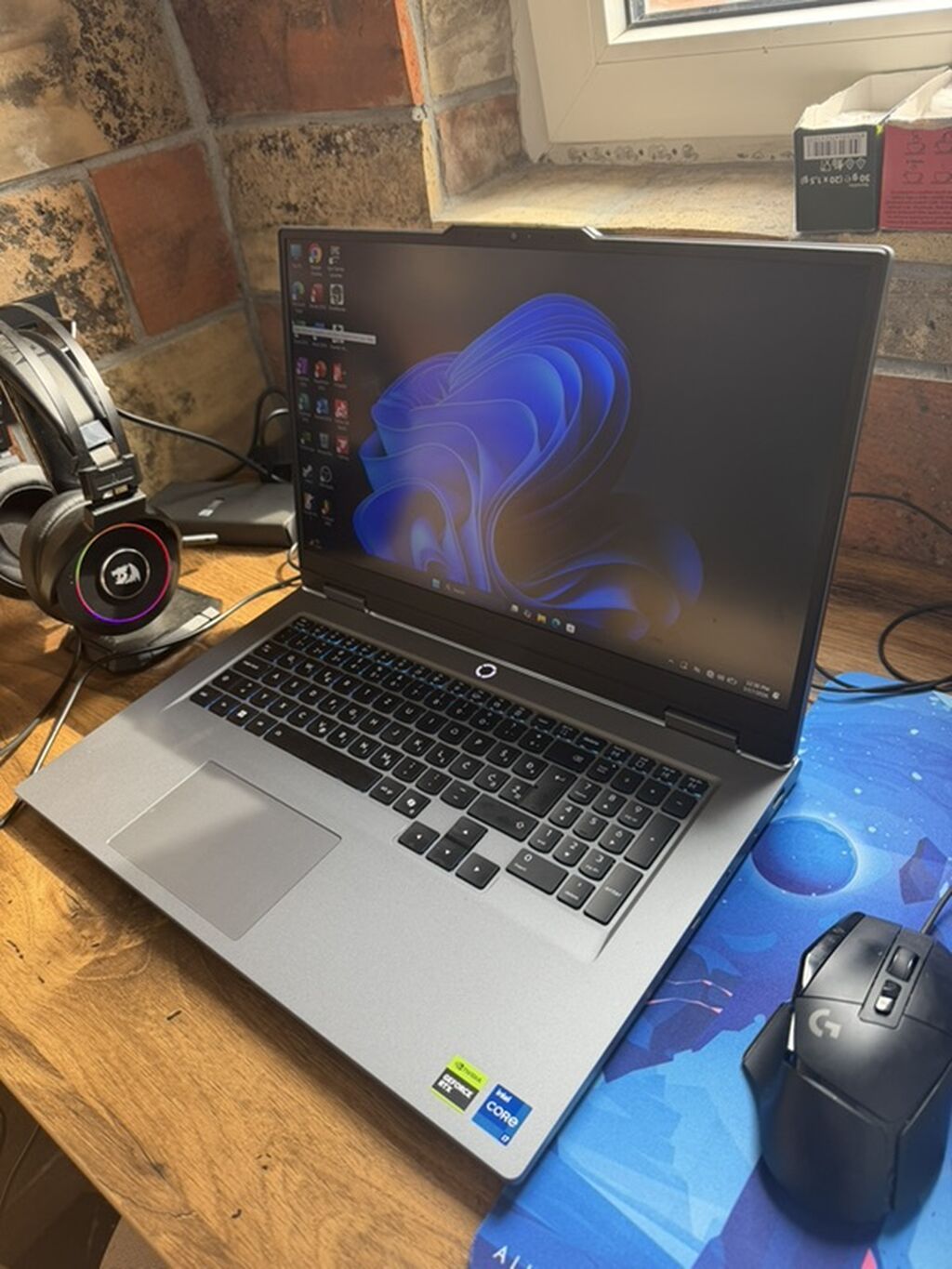    Lenovo LOQ 17IRX10 – Gaming laptop visokih performansi    • Stanje