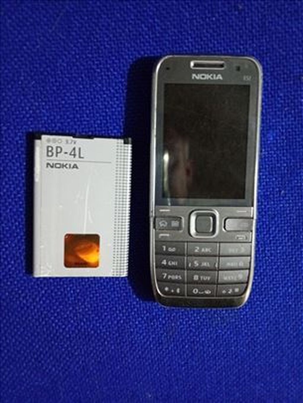 Nokia E52 Telefon radi na svim mrežama,punjač,baterija dobra,ocuvan