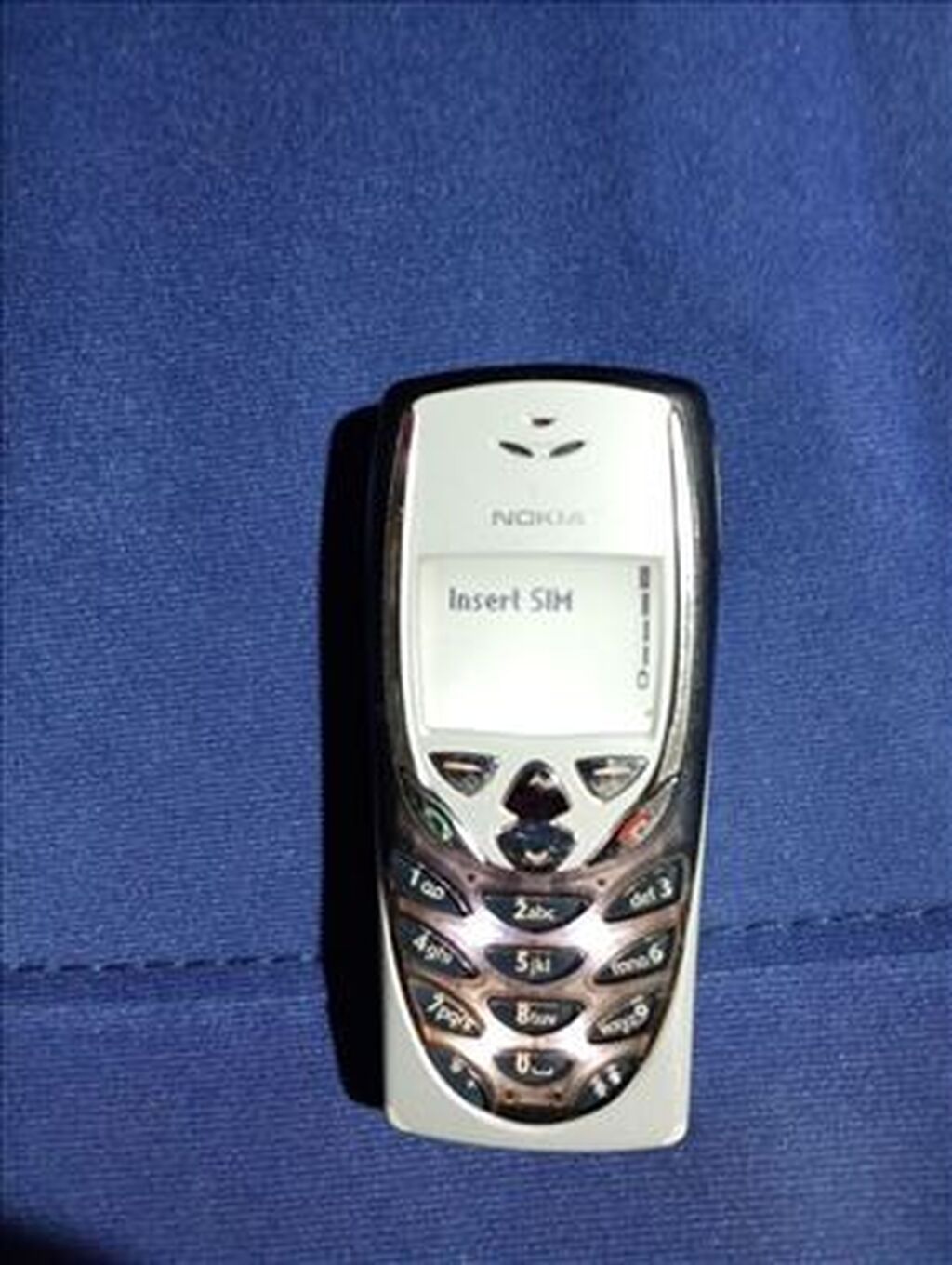 Nokia 8310 Prodajem nokiju dobro bas očuvana,baterija nova stavljena