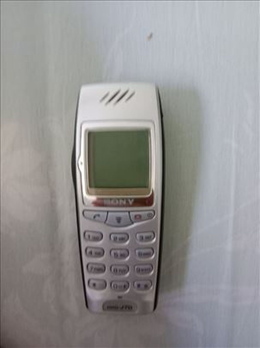 Sony J70 Telefon kao nov,baterija dobra,punjač,radi na svim mrežama