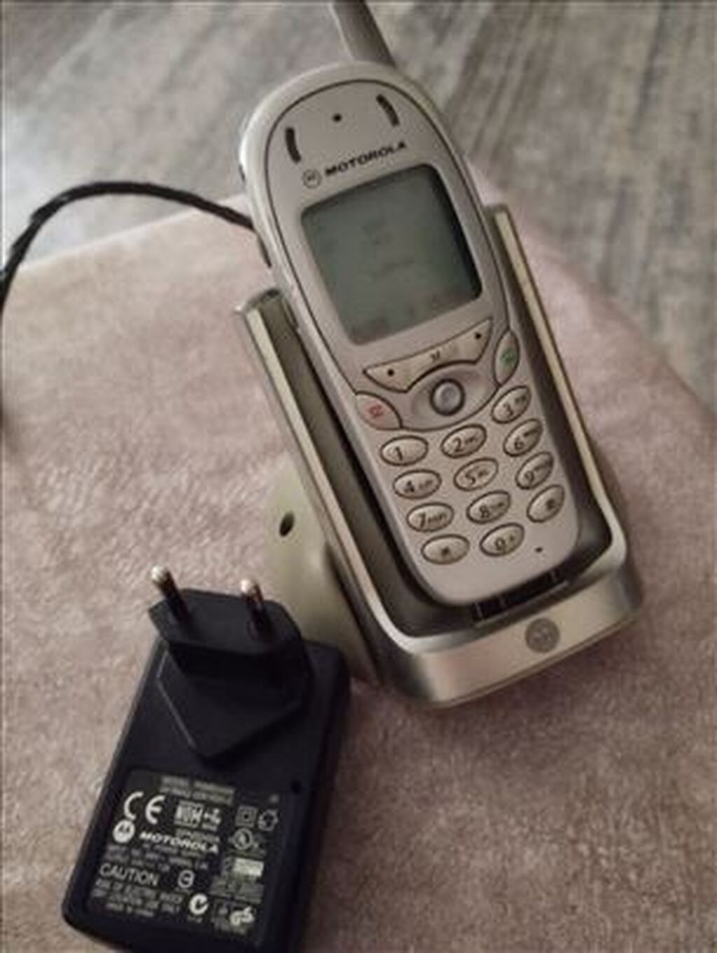 Motorola timeport t280 Telefon lepo očuvan,punjac dok original,radi
