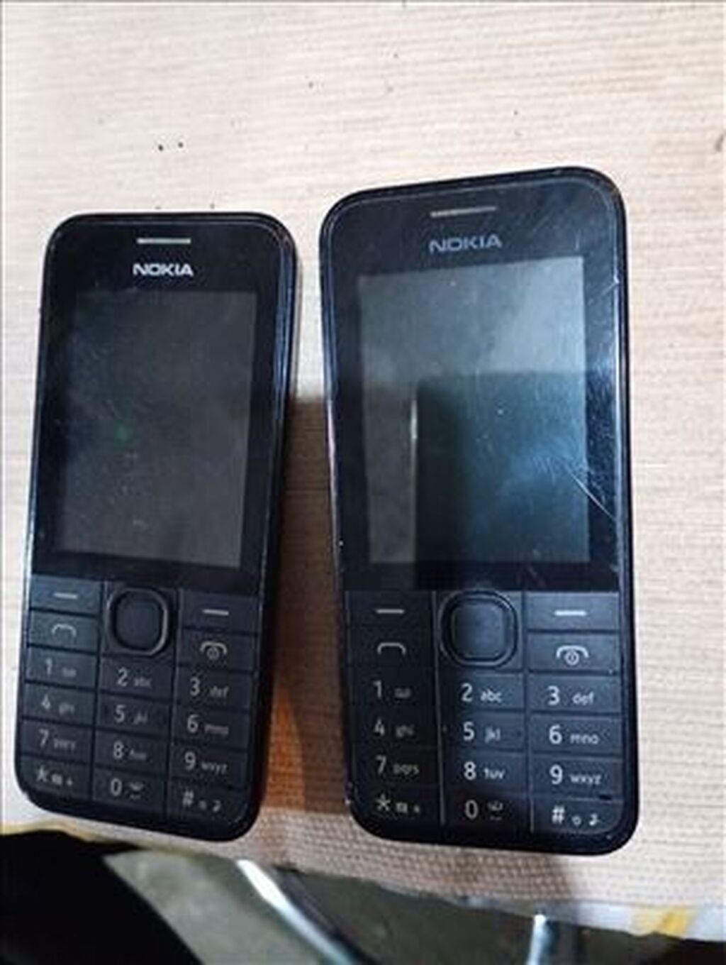 Nokia 208.1 Prodajem dve nokije odlične,baterije dobre,rade na svim