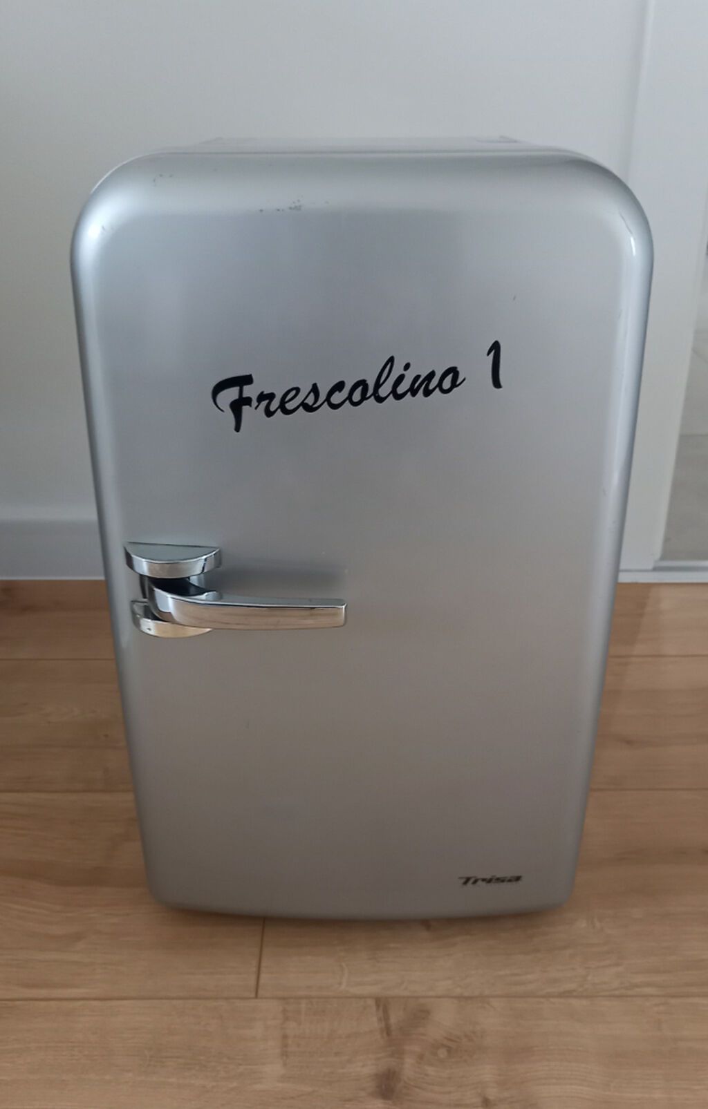 Mini frizider Frescolino 1 Ispravan mini frizider poznatog svetskog